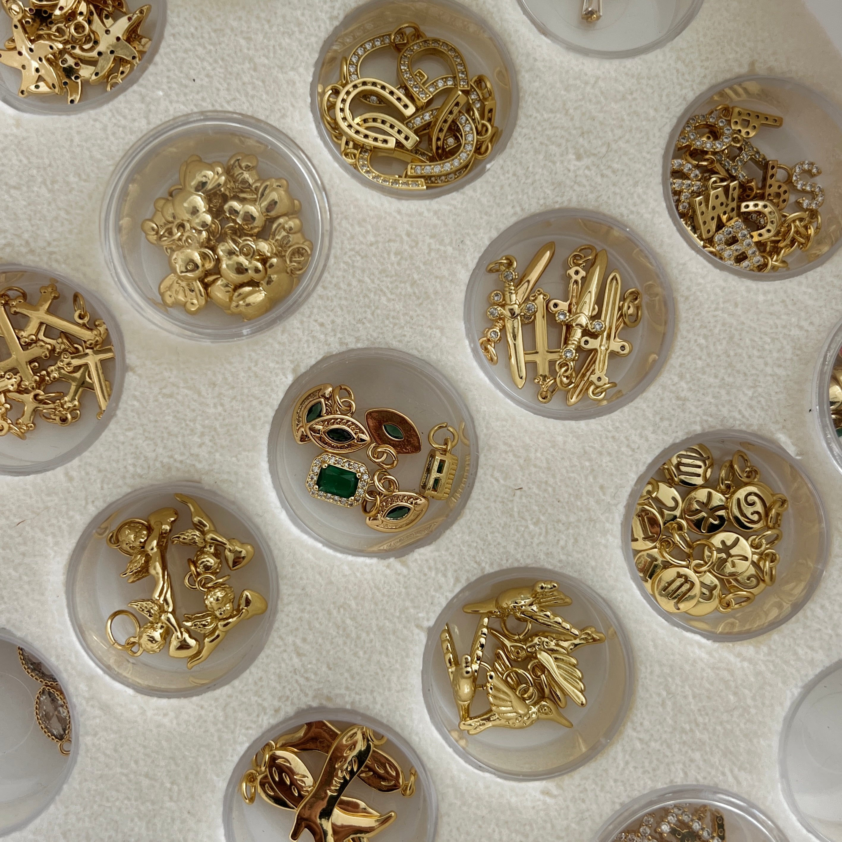 CHARMS – Simple Stones